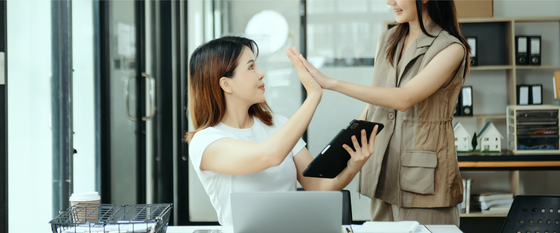 How Outsourcing Helps Small Businesses Scale Efficiently - HireAway